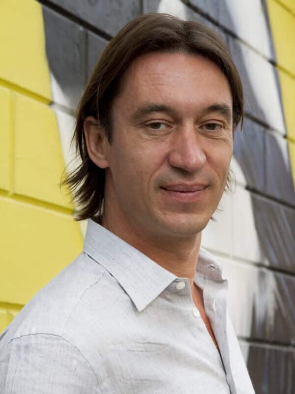 Uitzendbureau voor mens én robot: samenwerken creëert - Koert van ...